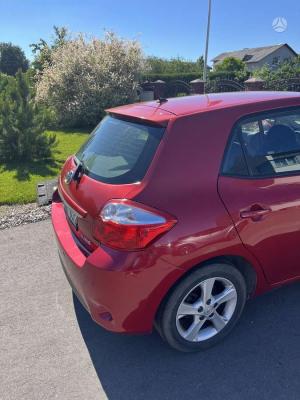 Red Toyota Auris 2011 in Kaunas, with an engine capacity of 1.60 L and mileage of 186 thousand km for 4100 €, photo 10 on AUTOMOTO.COM.LV