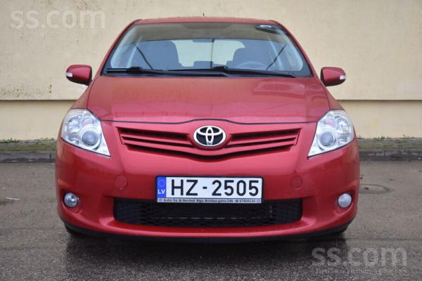 Red Toyota Auris 2011 in Talsi, with an engine capacity of 1.60 L and mileage of 163 thousand km for 3200 €, photo 4 on AUTOMOTO.COM.LV