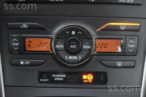 Red Toyota Auris 2011 in Talsi, with an engine capacity of 1.60 L and mileage of 163 thousand km for 3200 €, photo 15 on AUTOMOTO.COM.LV