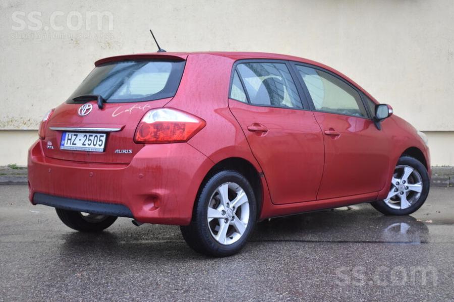 Sarkans Toyota Auris 2011 Talsi, ar dzinēja tilpumu 1.60 L un nobraukumu 163 tūkst. km par 3200 €, foto 6 vietnē AUTOMOTO.COM.LV