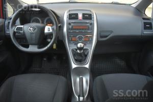 Sarkans Toyota Auris 2011 Talsi, ar dzinēja tilpumu 1.60 L un nobraukumu 163 tūkst. km par 3200 €, foto 8 vietnē AUTOMOTO.COM.LV