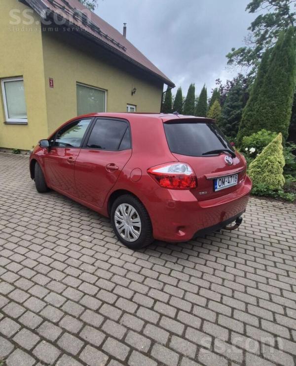Sarkans Toyota Auris 2012 Ogre, ar dzinēja tilpumu 1.60 L un nobraukumu 254 tūkst. km par 3000 €, foto 2 vietnē AUTOMOTO.COM.LV