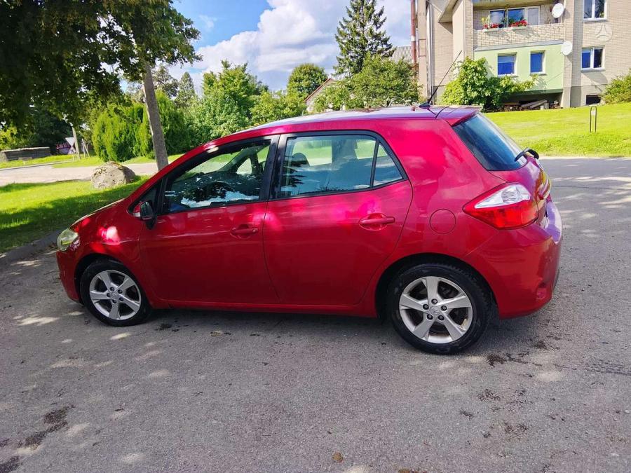 Red Toyota Auris 2012 in Silale, with an engine capacity of 2.00 L and mileage of 250 thousand km for 3500 €, photo 4 on AUTOMOTO.COM.LV