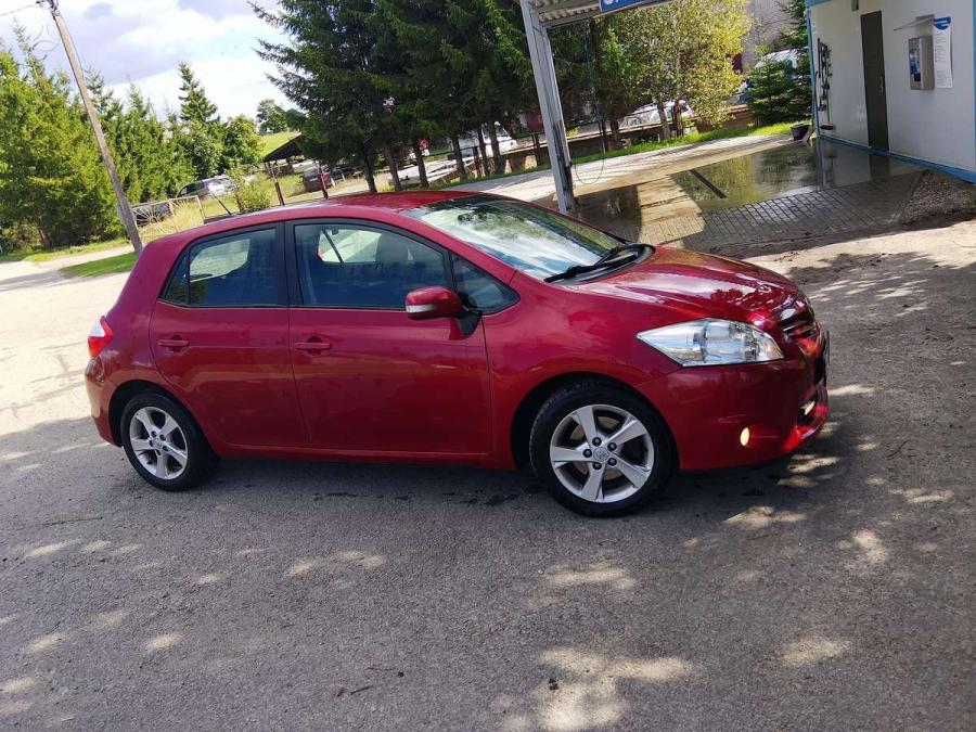 Red Toyota Auris 2012 in Silale, with an engine capacity of 2.00 L and mileage of 250 thousand km for 3500 €, photo 6 on AUTOMOTO.COM.LV