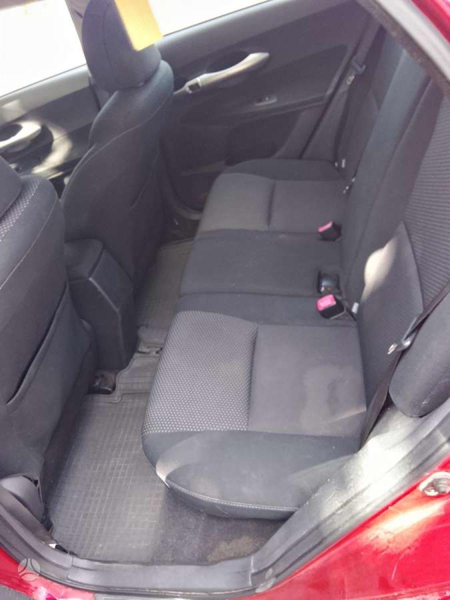 Red Toyota Auris 2012 in Silale, with an engine capacity of 2.00 L and mileage of 250 thousand km for 3500 €, photo 12 on AUTOMOTO.COM.LV
