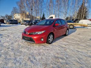 Red Toyota Auris 2013 in Ukmerge, with an engine capacity of 2.00 L and mileage of 270 thousand km for 4750 €, photo  on AUTOMOTO.COM.LV