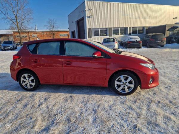 Sarkans Toyota Auris 2013 Ukmergė, ar dzinēja tilpumu 2.00 L un nobraukumu 270 tūkst. km par 4750 €, foto 4 vietnē AUTOMOTO.COM.LV