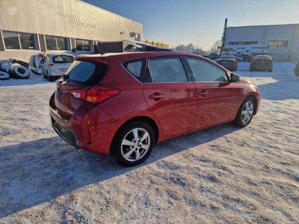 Sarkans Toyota Auris 2013 Ukmergė, ar dzinēja tilpumu 2.00 L un nobraukumu 270 tūkst. km par 4750 €, foto 5 vietnē AUTOMOTO.COM.LV