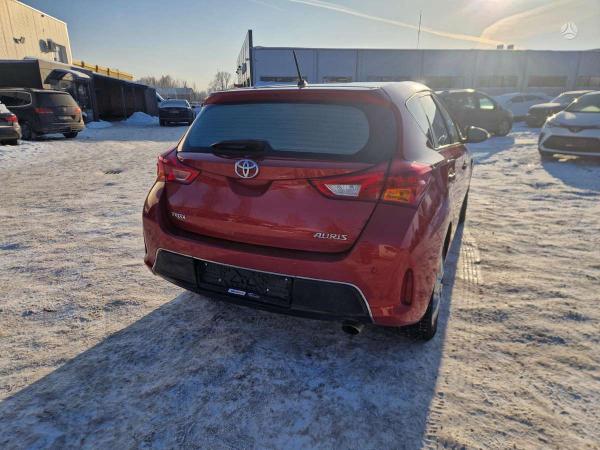 Sarkans Toyota Auris 2013 Ukmergė, ar dzinēja tilpumu 2.00 L un nobraukumu 270 tūkst. km par 4750 €, foto 6 vietnē AUTOMOTO.COM.LV