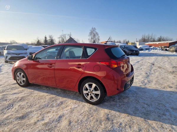 Sarkans Toyota Auris 2013 Ukmergė, ar dzinēja tilpumu 2.00 L un nobraukumu 270 tūkst. km par 4750 €, foto 9 vietnē AUTOMOTO.COM.LV