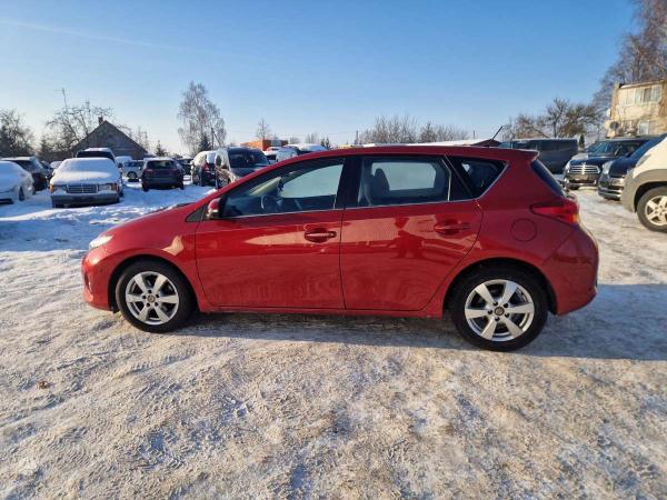 Sarkans Toyota Auris 2013 Ukmergė, ar dzinēja tilpumu 2.00 L un nobraukumu 270 tūkst. km par 4750 €, foto 10 vietnē AUTOMOTO.COM.LV