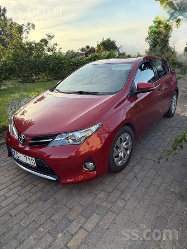 Sarkans Toyota Auris 2013 Bauska, ar dzinēja tilpumu 1.40 L un nobraukumu 395 tūkst. km par 3900 €, foto 6 vietnē AUTOMOTO.COM.LV