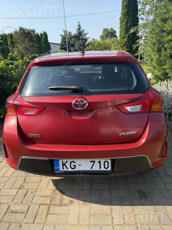Sarkans Toyota Auris 2013 Bauska, ar dzinēja tilpumu 1.40 L un nobraukumu 395 tūkst. km par 3900 €, foto 7 vietnē AUTOMOTO.COM.LV
