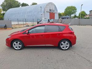 Sarkans Toyota Auris 2013 Vilkaviškis, ar dzinēja tilpumu 1.60 L un nobraukumu 210 tūkst. km par 7200 €, foto 3 vietnē AUTOMOTO.COM.LV