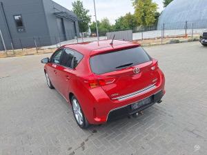 Sarkans Toyota Auris 2013 Vilkaviškis, ar dzinēja tilpumu 1.60 L un nobraukumu 210 tūkst. km par 7200 €, foto 4 vietnē AUTOMOTO.COM.LV