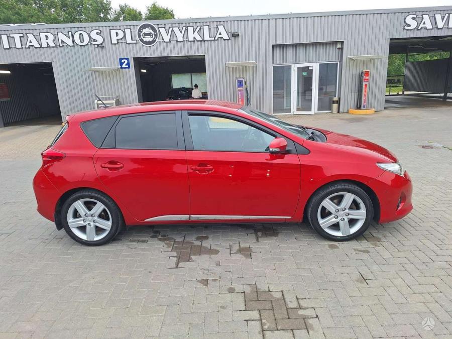 Sarkans Toyota Auris 2013 Vilkaviškis, ar dzinēja tilpumu 1.60 L un nobraukumu 210 tūkst. km par 7200 €, foto 7 vietnē AUTOMOTO.COM.LV