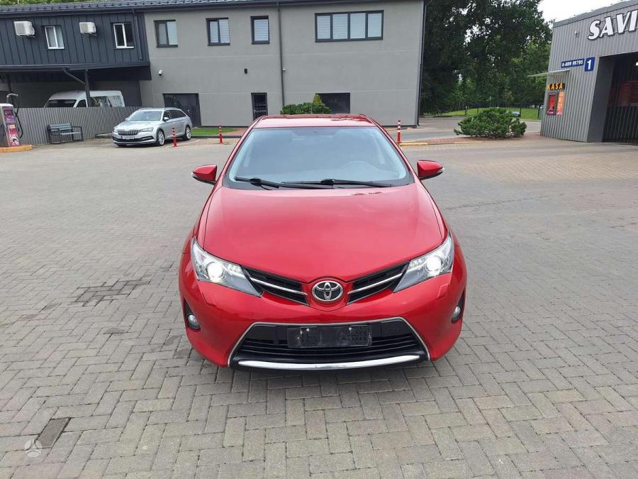 Sarkans Toyota Auris 2013 Vilkaviškis, ar dzinēja tilpumu 1.60 L un nobraukumu 210 tūkst. km par 7200 €, foto 9 vietnē AUTOMOTO.COM.LV