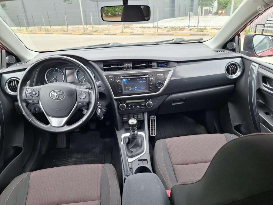 Sarkans Toyota Auris 2013 Vilkaviškis, ar dzinēja tilpumu 1.60 L un nobraukumu 210 tūkst. km par 7200 €, foto 12 vietnē AUTOMOTO.COM.LV