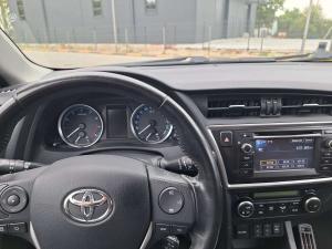 Sarkans Toyota Auris 2013 Vilkaviškis, ar dzinēja tilpumu 1.60 L un nobraukumu 210 tūkst. km par 7200 €, foto 13 vietnē AUTOMOTO.COM.LV