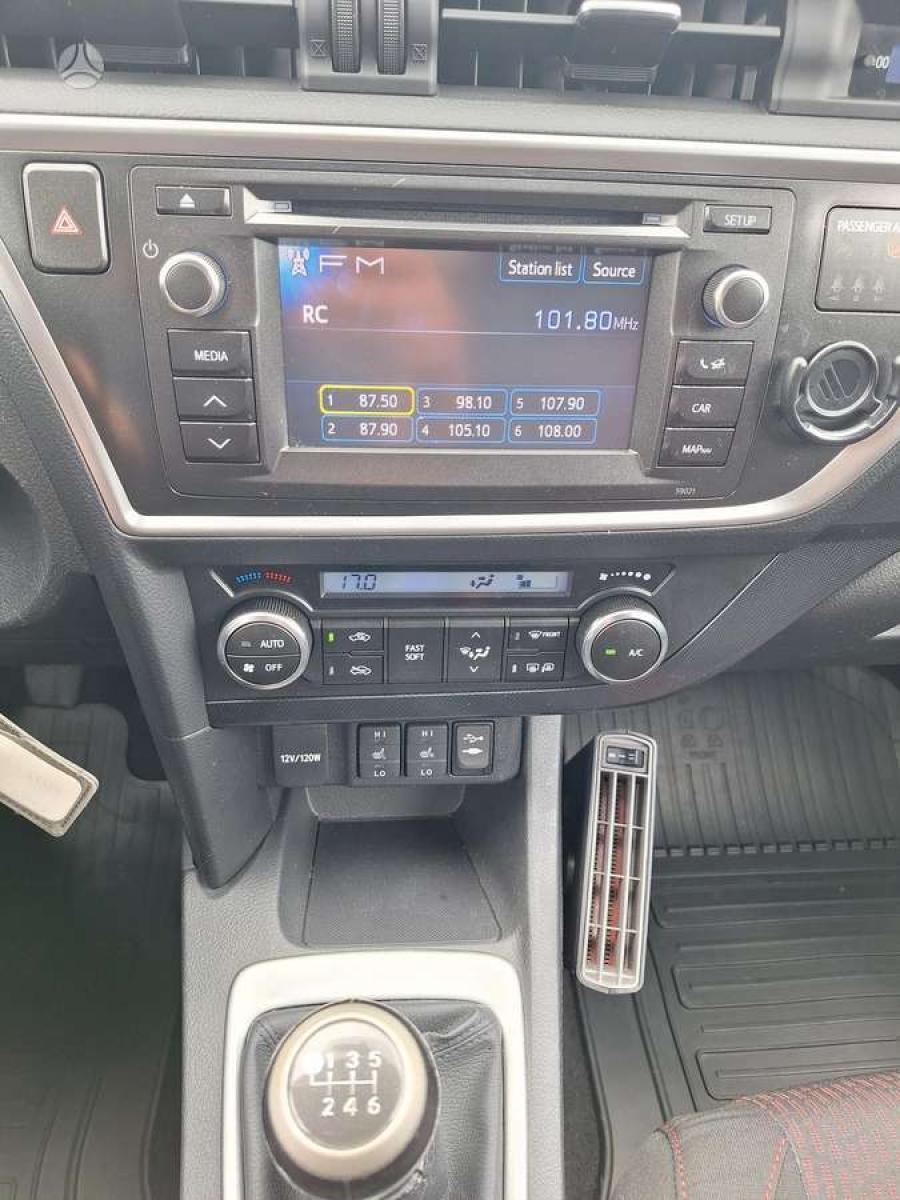 Sarkans Toyota Auris 2013 Vilkaviškis, ar dzinēja tilpumu 1.60 L un nobraukumu 210 tūkst. km par 7200 €, foto 14 vietnē AUTOMOTO.COM.LV