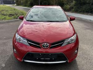 Red Toyota Auris 2013 in Siauliai, with an engine capacity of 1.60 L and mileage of 193 thousand km for 7800 €, photo 3 on AUTOMOTO.COM.LV
