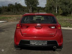 Red Toyota Auris 2013 in Siauliai, with an engine capacity of 1.60 L and mileage of 193 thousand km for 7800 €, photo 7 on AUTOMOTO.COM.LV