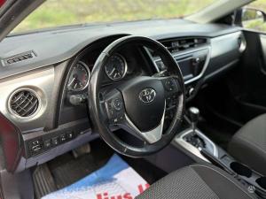 Red Toyota Auris 2013 in Siauliai, with an engine capacity of 1.60 L and mileage of 193 thousand km for 7800 €, photo 17 on AUTOMOTO.COM.LV