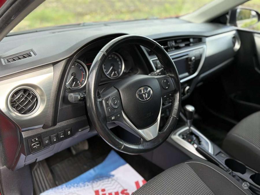 Red Toyota Auris 2013 in Siauliai, with an engine capacity of 1.60 L and mileage of 193 thousand km for 7800 €, photo 17 on AUTOMOTO.COM.LV
