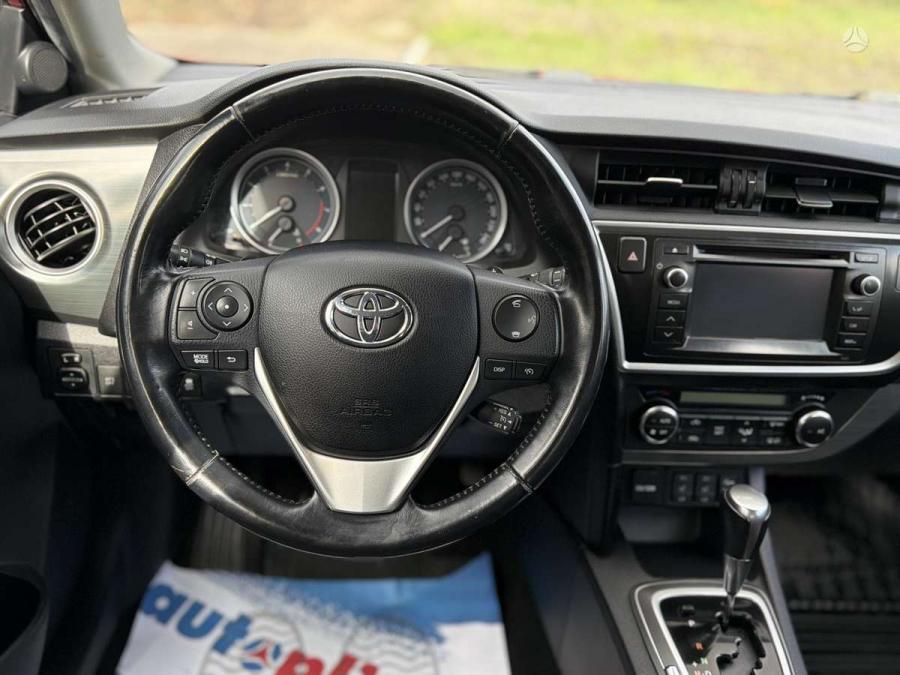 Red Toyota Auris 2013 in Siauliai, with an engine capacity of 1.60 L and mileage of 193 thousand km for 7800 €, photo 18 on AUTOMOTO.COM.LV