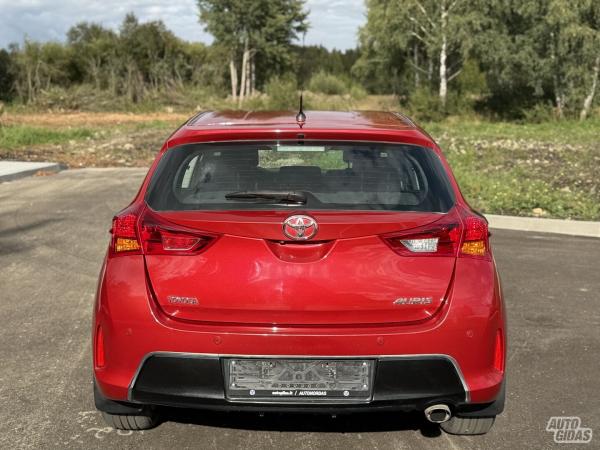 Sarkans Toyota Auris 2013 Šauļi, ar dzinēja tilpumu 1.60 L un nobraukumu 193 tūkst. km par 7700 €, foto 7 vietnē AUTOMOTO.COM.LV