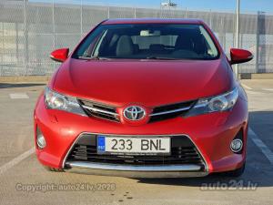 Sarkans Toyota Auris 2015 Tallina, ar dzinēja tilpumu 1.60 L un nobraukumu 154 tūkst. km par 9500 €, foto 3 vietnē AUTOMOTO.COM.LV