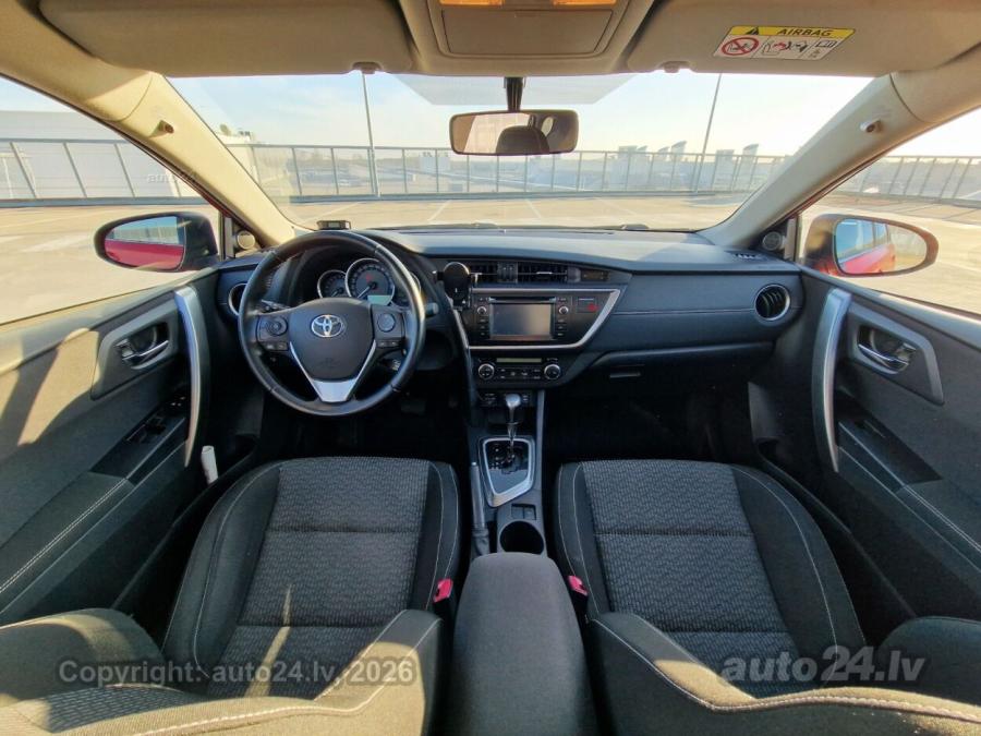 Sarkans Toyota Auris 2015 Tallina, ar dzinēja tilpumu 1.60 L un nobraukumu 154 tūkst. km par 9500 €, foto 5 vietnē AUTOMOTO.COM.LV