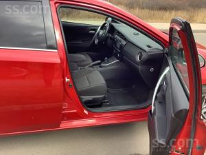 Красный Тойота Аурис 2015 в Рига, объемом двигателя 1.80 л и пробегом 259 тыс. км за 7860 €, фото 8 на AUTOMOTO.COM.LV