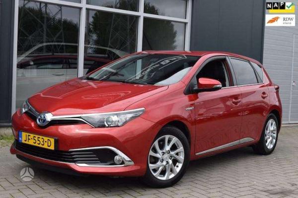 Sarkans Toyota Auris 2016 Viļņa, ar dzinēja tilpumu 1.80 L un nobraukumu 218 tūkst. km par 11700 €, foto 1 vietnē AUTOMOTO.COM.LV