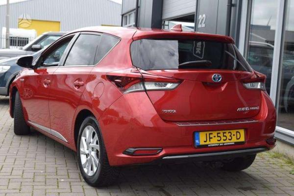 Sarkans Toyota Auris 2016 Viļņa, ar dzinēja tilpumu 1.80 L un nobraukumu 218 tūkst. km par 11700 €, foto 4 vietnē AUTOMOTO.COM.LV