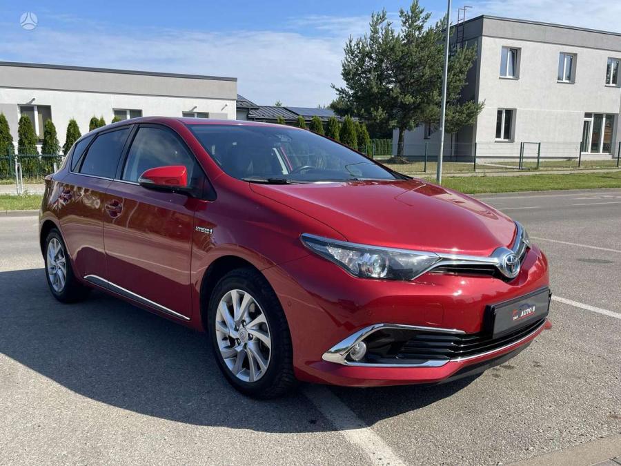 Sarkans Toyota Auris 2016 Viļņa, ar dzinēja tilpumu 1.80 L un nobraukumu 219 tūkst. km par 11500 €, foto 1 vietnē AUTOMOTO.COM.LV