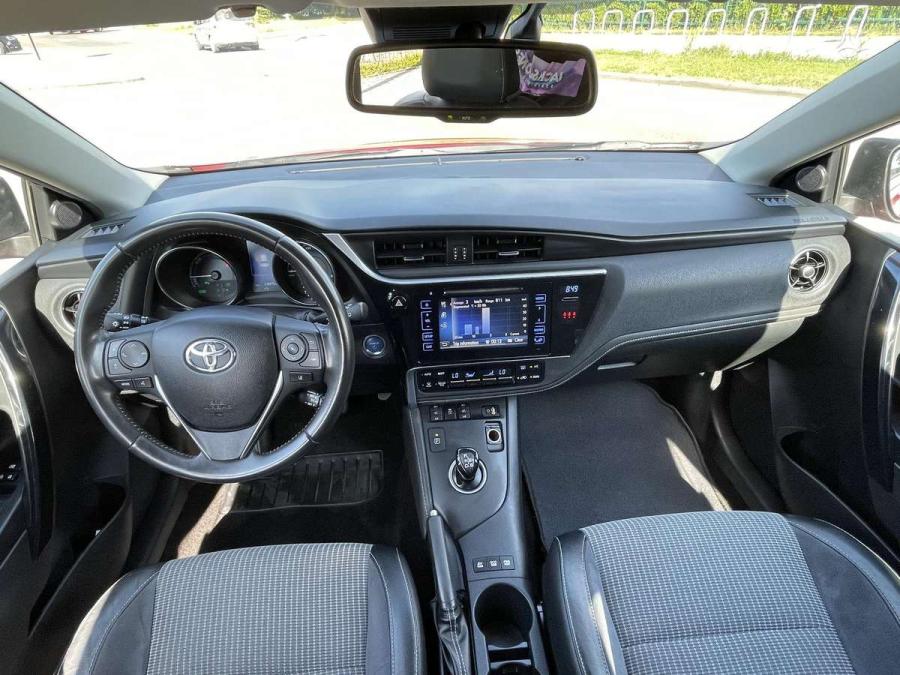 Sarkans Toyota Auris 2016 Viļņa, ar dzinēja tilpumu 1.80 L un nobraukumu 219 tūkst. km par 11500 €, foto 3 vietnē AUTOMOTO.COM.LV