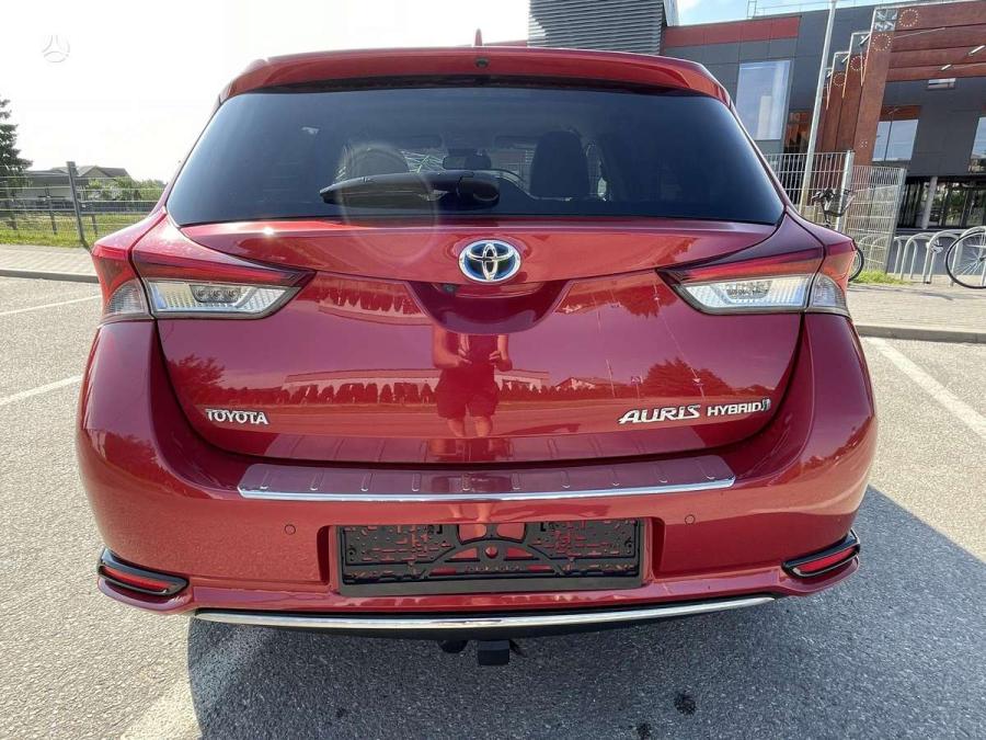Sarkans Toyota Auris 2016 Viļņa, ar dzinēja tilpumu 1.80 L un nobraukumu 219 tūkst. km par 11500 €, foto 5 vietnē AUTOMOTO.COM.LV