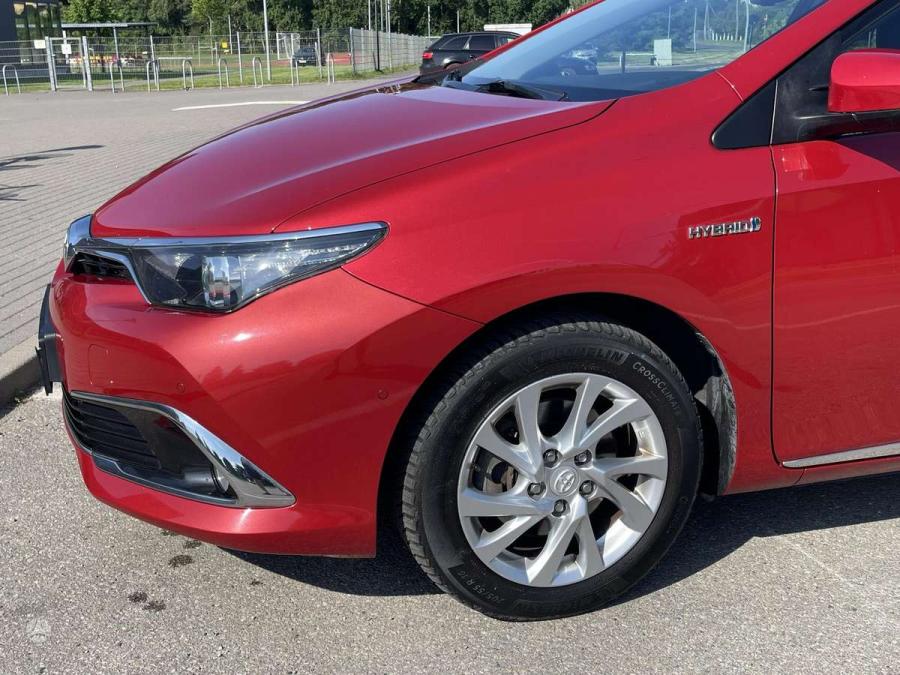 Sarkans Toyota Auris 2016 Viļņa, ar dzinēja tilpumu 1.80 L un nobraukumu 219 tūkst. km par 11500 €, foto 14 vietnē AUTOMOTO.COM.LV