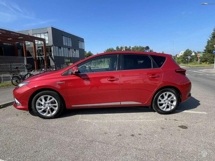 Sarkans Toyota Auris 2016 Viļņa, ar dzinēja tilpumu 1.80 L un nobraukumu 219 tūkst. km par 11500 €, foto 15 vietnē AUTOMOTO.COM.LV