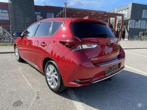 Sarkans Toyota Auris 2016 Viļņa, ar dzinēja tilpumu 1.80 L un nobraukumu 219 tūkst. km par 11500 €, foto 17 vietnē AUTOMOTO.COM.LV