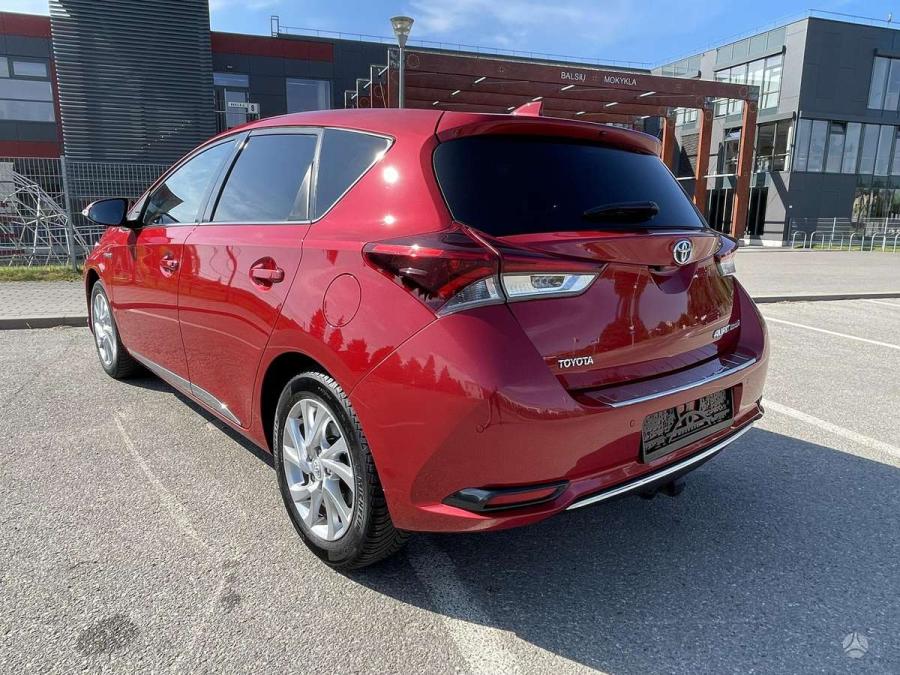Sarkans Toyota Auris 2016 Viļņa, ar dzinēja tilpumu 1.80 L un nobraukumu 219 tūkst. km par 11500 €, foto 17 vietnē AUTOMOTO.COM.LV