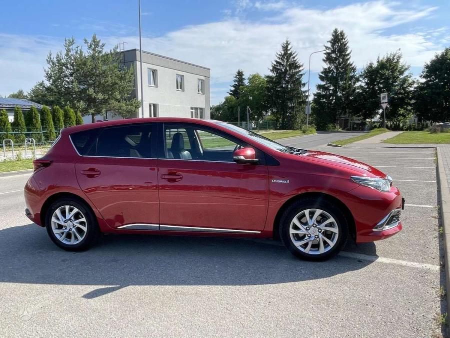 Sarkans Toyota Auris 2016 Viļņa, ar dzinēja tilpumu 1.80 L un nobraukumu 219 tūkst. km par 11500 €, foto 21 vietnē AUTOMOTO.COM.LV