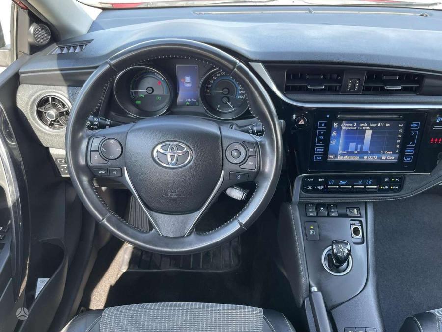Sarkans Toyota Auris 2016 Viļņa, ar dzinēja tilpumu 1.80 L un nobraukumu 219 tūkst. km par 11500 €, foto 31 vietnē AUTOMOTO.COM.LV
