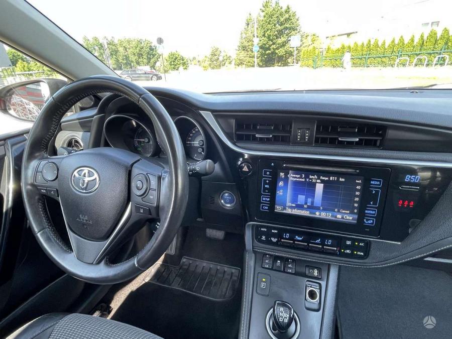 Sarkans Toyota Auris 2016 Viļņa, ar dzinēja tilpumu 1.80 L un nobraukumu 219 tūkst. km par 11500 €, foto 33 vietnē AUTOMOTO.COM.LV
