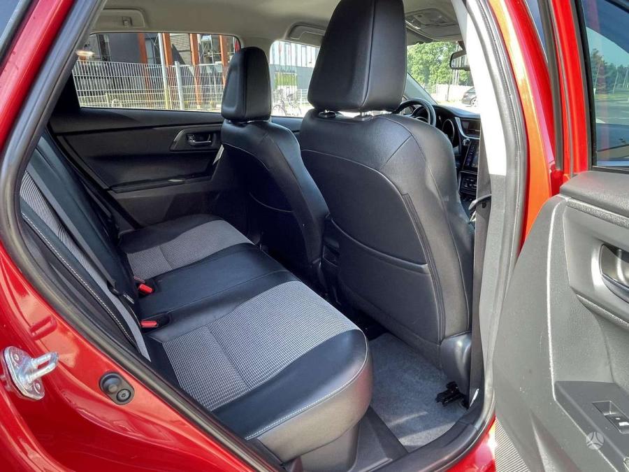 Sarkans Toyota Auris 2016 Viļņa, ar dzinēja tilpumu 1.80 L un nobraukumu 219 tūkst. km par 11500 €, foto 34 vietnē AUTOMOTO.COM.LV