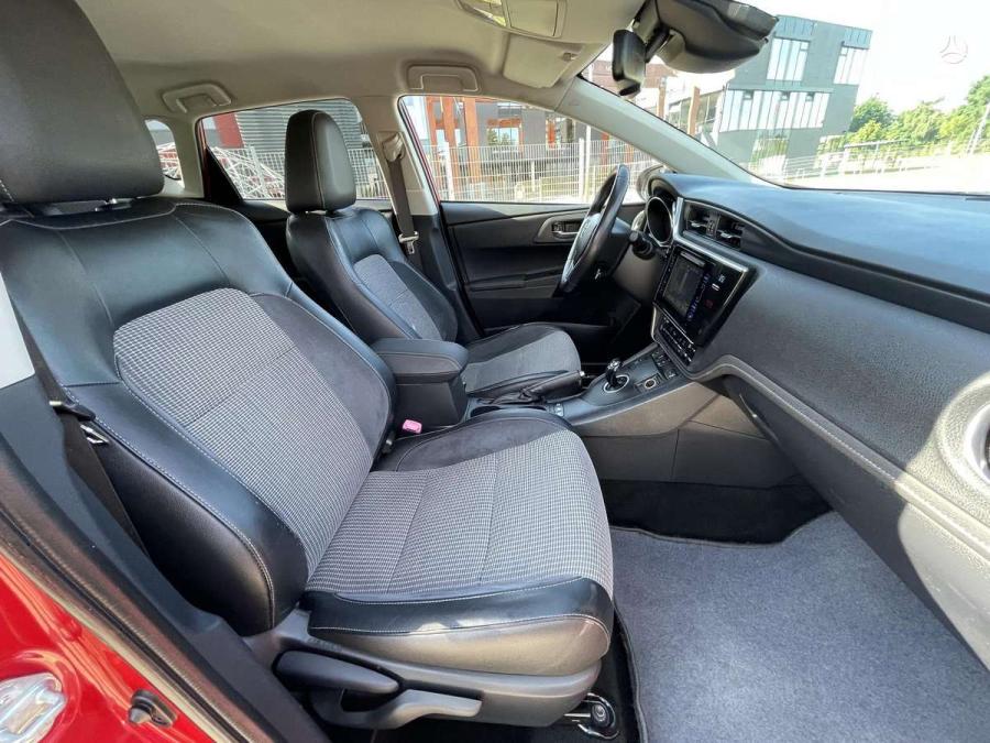 Sarkans Toyota Auris 2016 Viļņa, ar dzinēja tilpumu 1.80 L un nobraukumu 219 tūkst. km par 11500 €, foto 35 vietnē AUTOMOTO.COM.LV