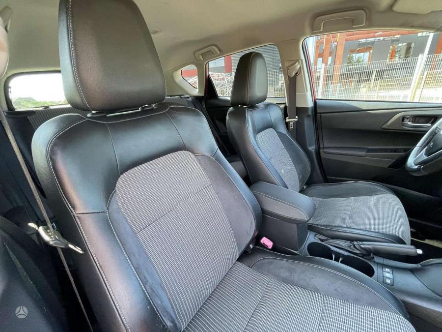 Sarkans Toyota Auris 2016 Viļņa, ar dzinēja tilpumu 1.80 L un nobraukumu 219 tūkst. km par 11500 €, foto 36 vietnē AUTOMOTO.COM.LV