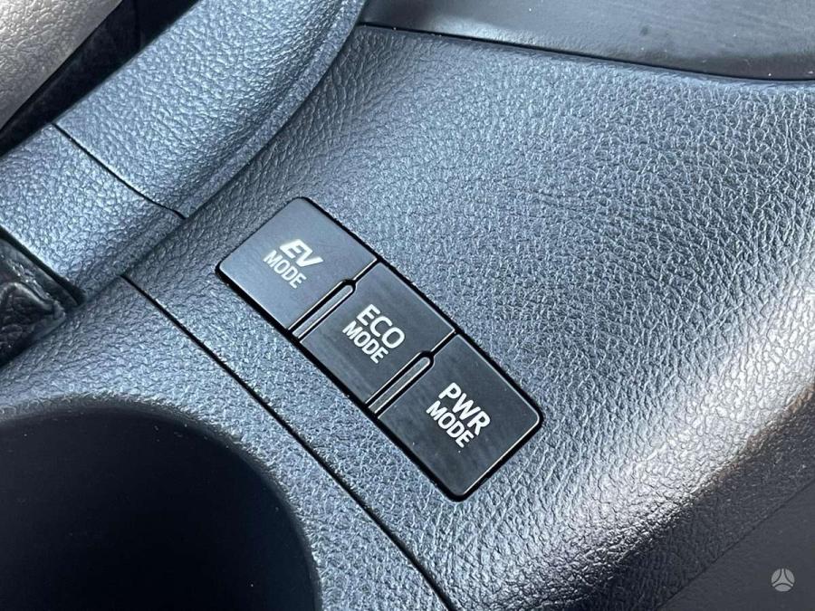 Sarkans Toyota Auris 2016 Viļņa, ar dzinēja tilpumu 1.80 L un nobraukumu 219 tūkst. km par 11500 €, foto 39 vietnē AUTOMOTO.COM.LV