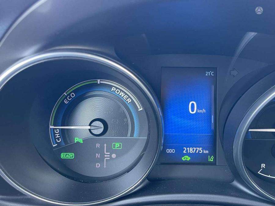 Sarkans Toyota Auris 2016 Viļņa, ar dzinēja tilpumu 1.80 L un nobraukumu 219 tūkst. km par 11500 €, foto 41 vietnē AUTOMOTO.COM.LV